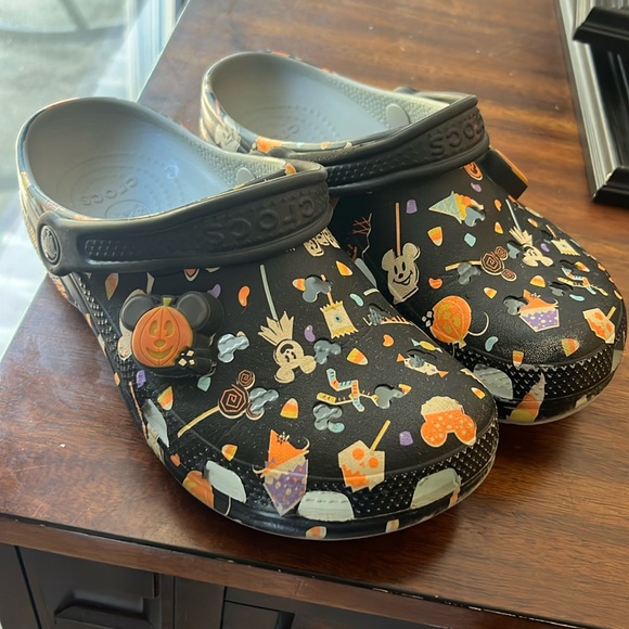 CROCS | Shoes | 28 Halloween Disney Parks Light Up Crocs | Poshmark